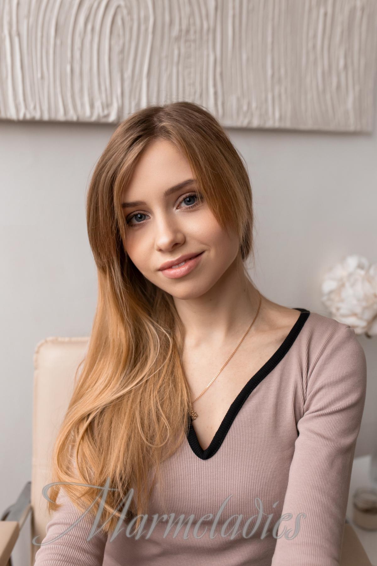 Hot miss Alina from Kiev, Ukraine: Russian women