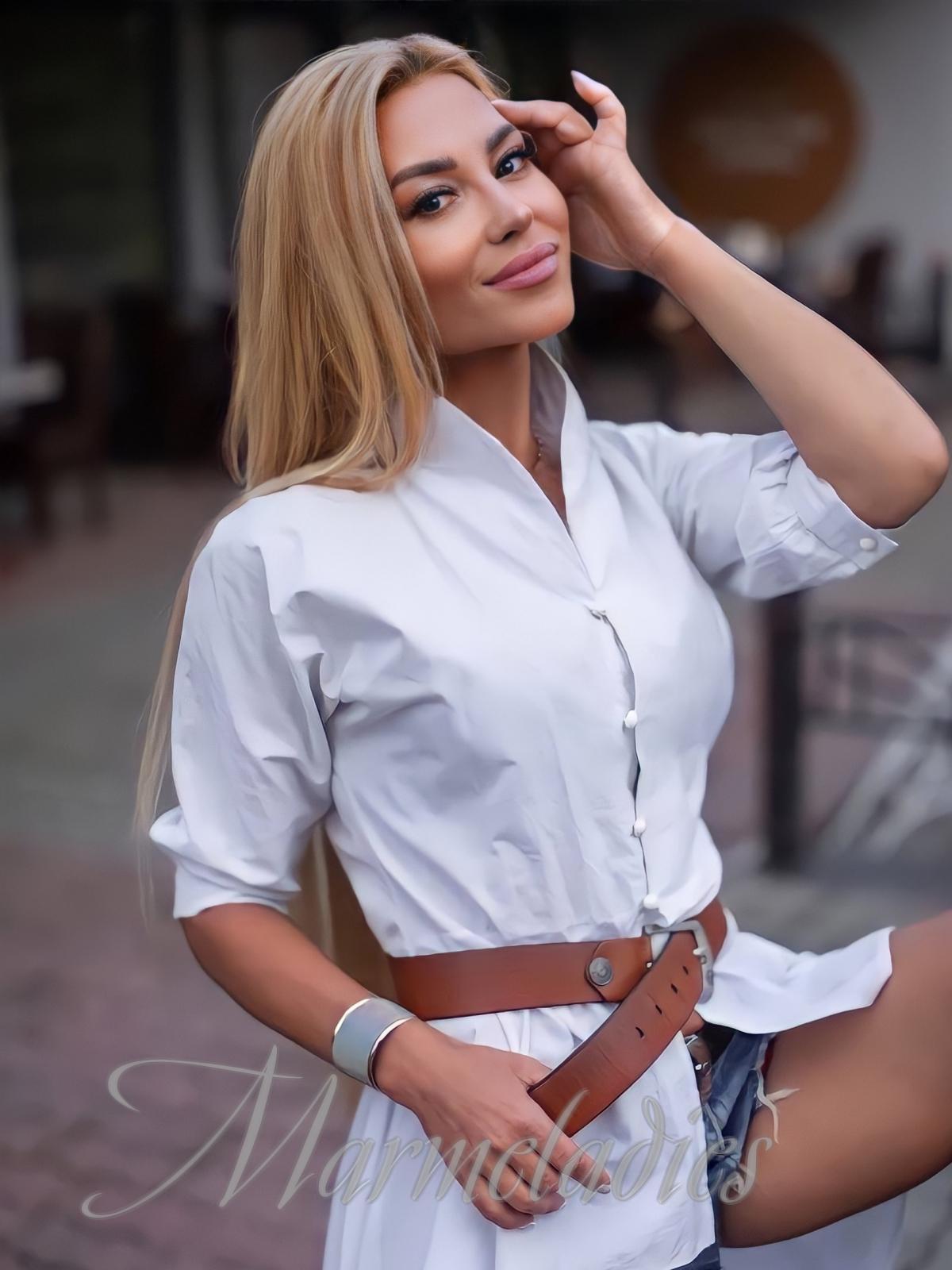 Pretty mail order bride Nataliya from Lviv, Ukraine: Russian girls