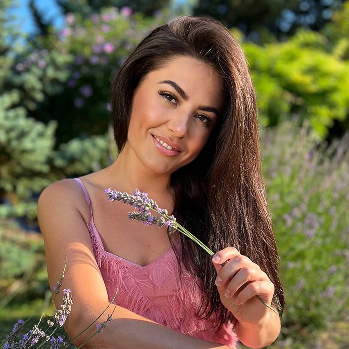 Single girlfriend Tatyana from Eastern Europe: Russian beauty