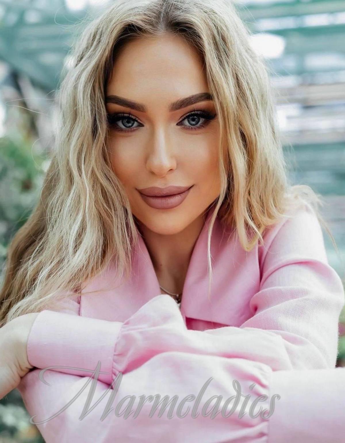 Gorgeous lady Victoria from Boyarka, Ukraine: Ukrainian brides