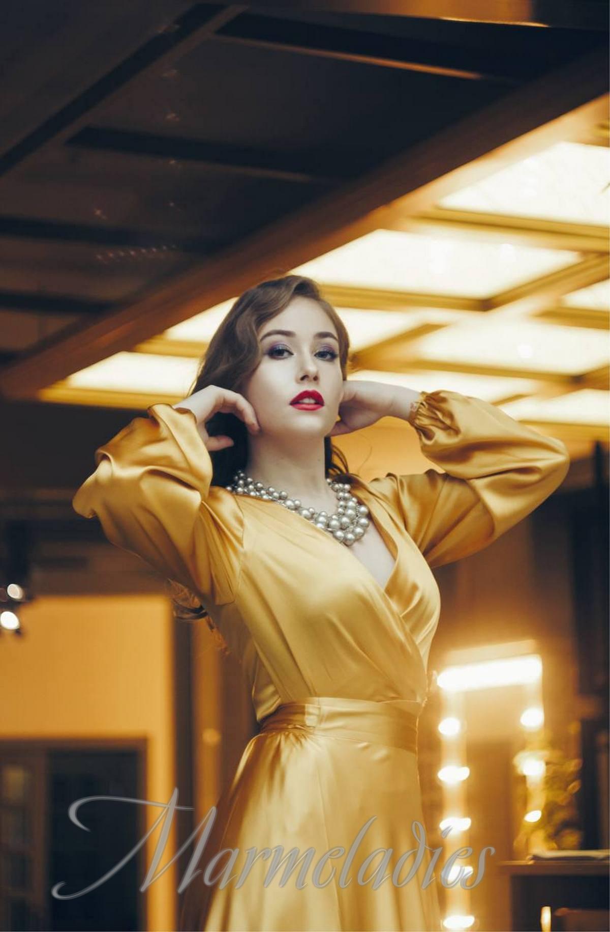 Single miss Arina from Kyiv, Ukraine: Russian girls