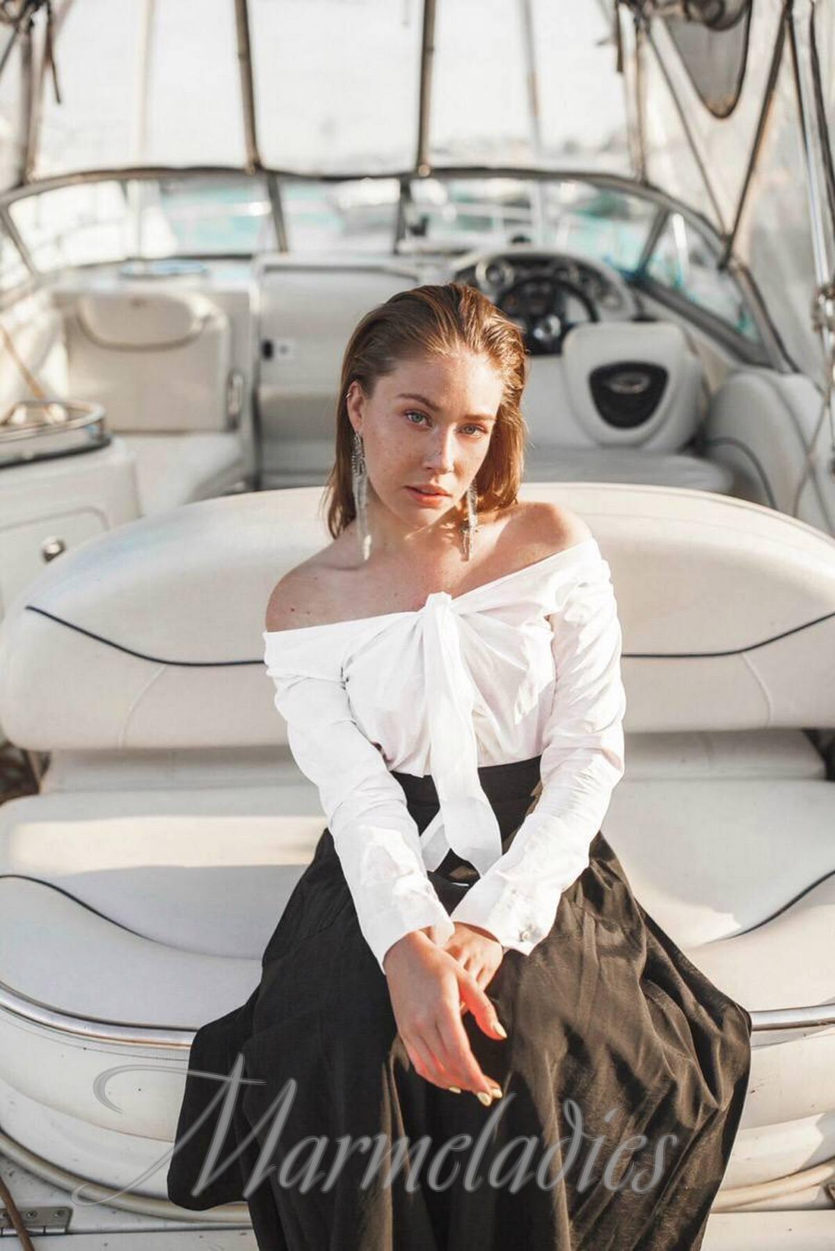 Single miss Arina from Kyiv, Ukraine: Russian girls