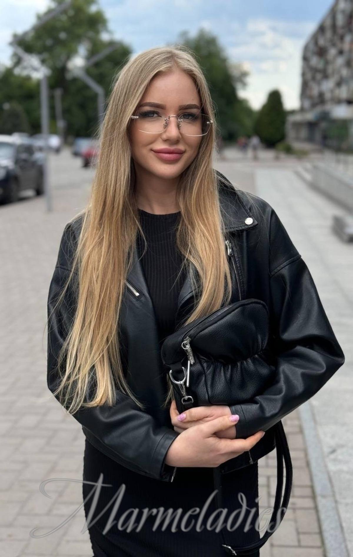 Gorgeous bride Daria from Zaporozhye, Ukraine: Russian girls