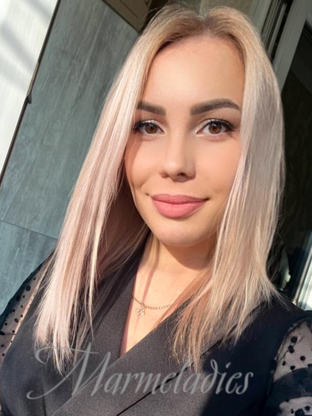 Beautiful bride Irina from Yuzhnoukrainsk, Ukraine: Russian girls