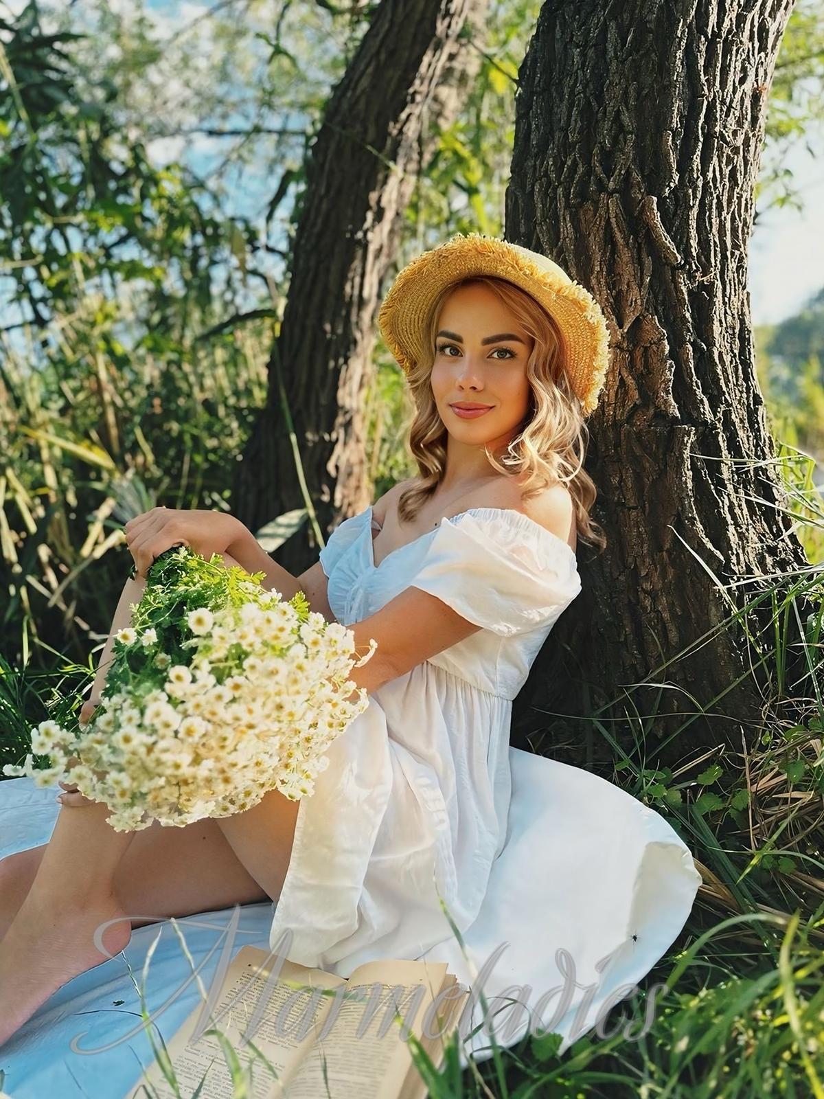 Beautiful bride Irina from Yuzhnoukrainsk, Ukraine: Russian girls