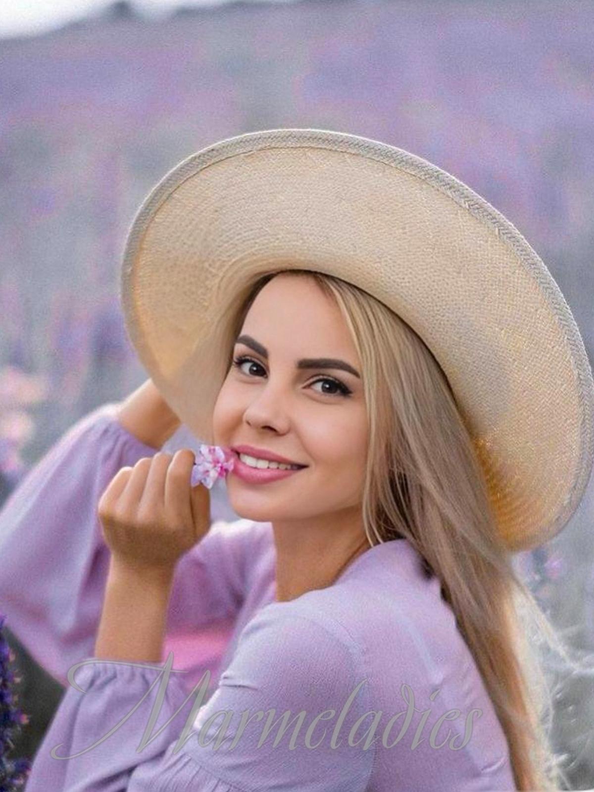 Beautiful bride Irina from Yuzhnoukrainsk, Ukraine: Russian girls