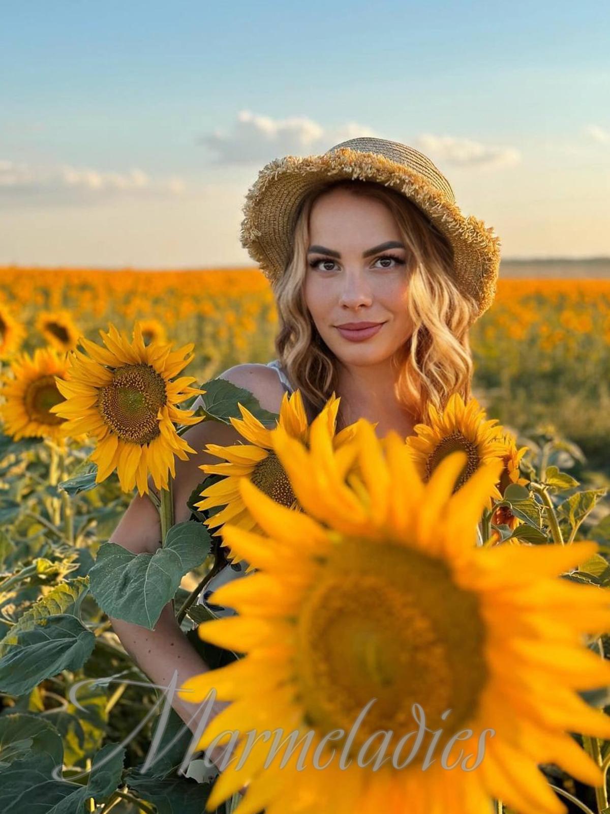 Beautiful bride Irina from Yuzhnoukrainsk, Ukraine: Russian girls