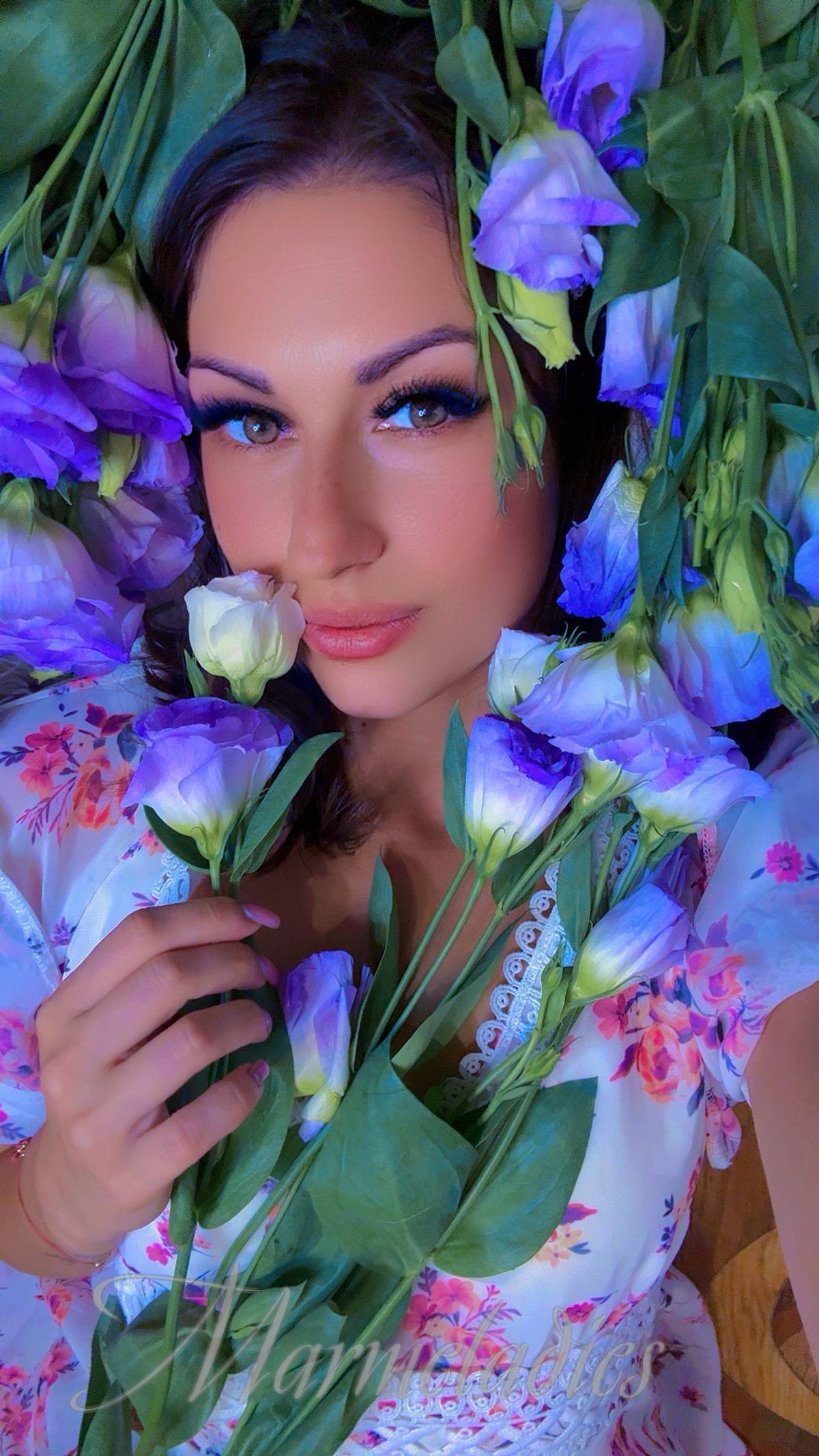 Hot mail order bride Olga from Kryvyi Rih, Ukraine: hot Russian girls