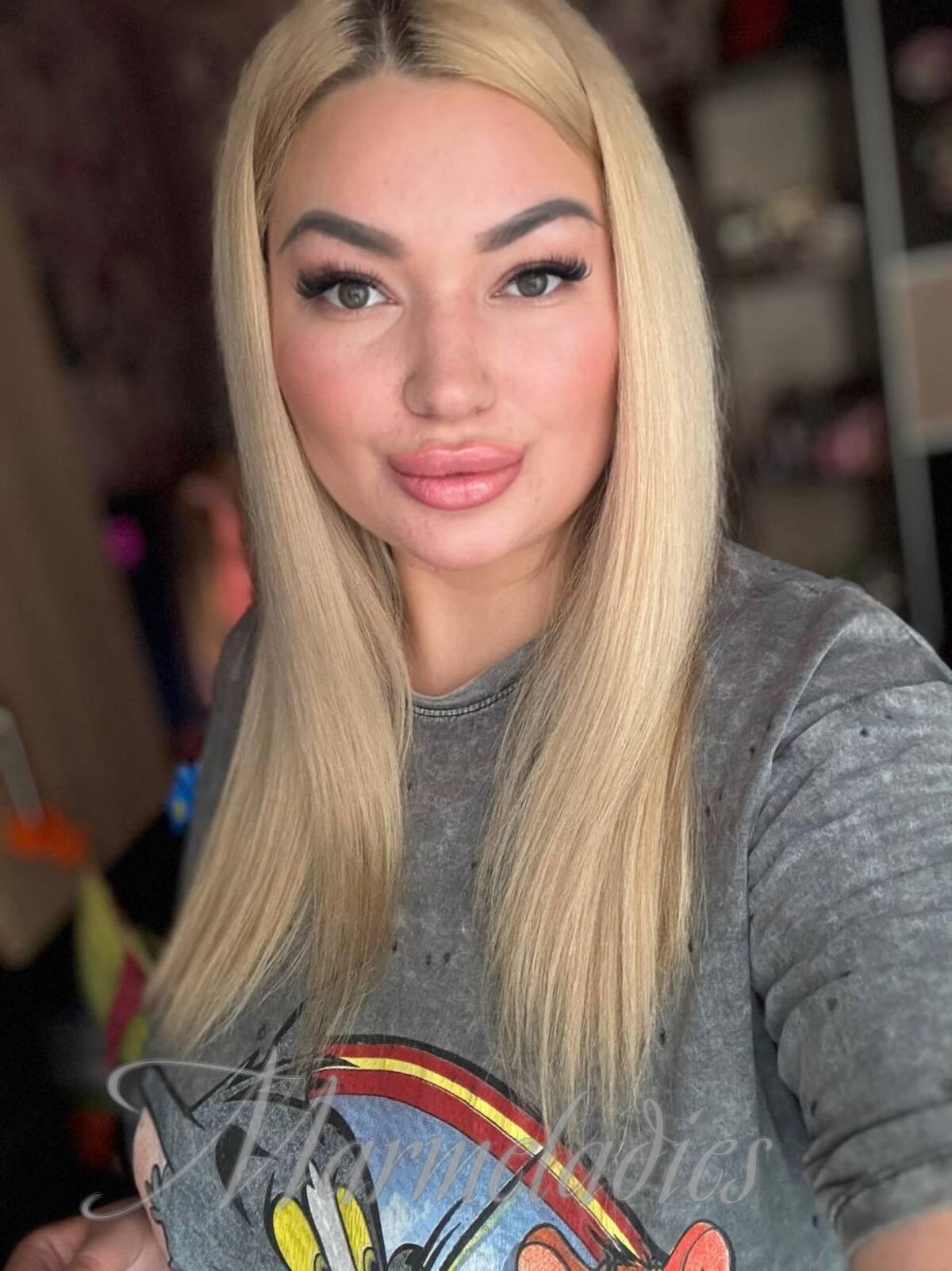 Pretty girlfriend Victoria from Poltava, Ukraine: Ukrainian girls