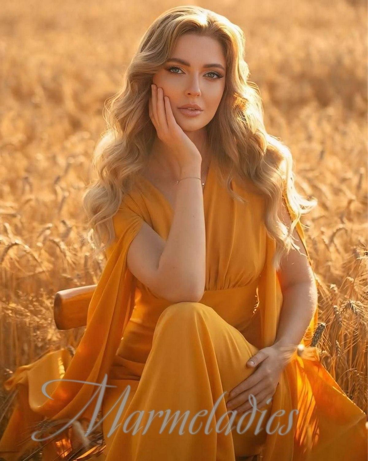 Hot bride Alena from Praga, Czech Republic: Russian women