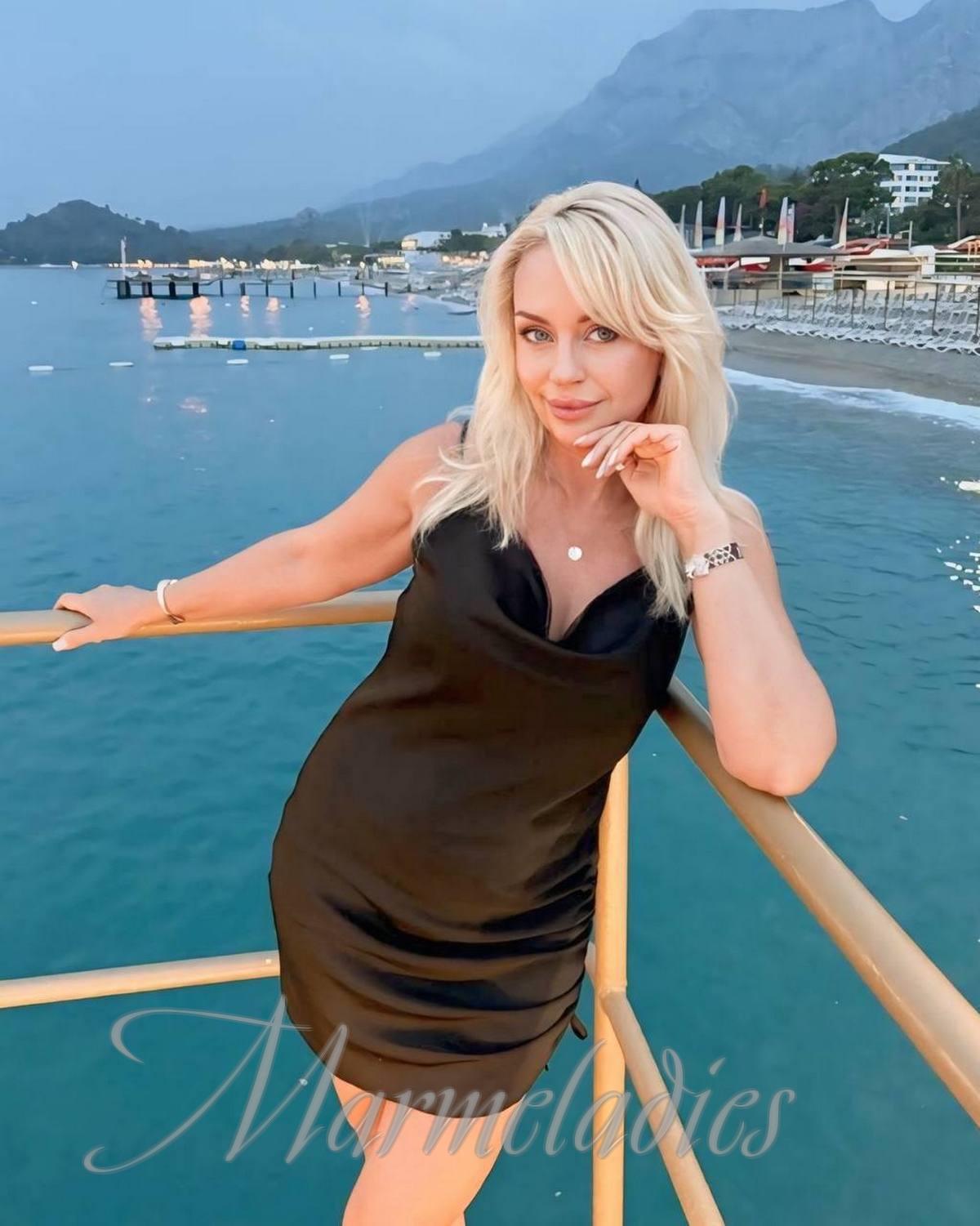 Gorgeous wife Alena from Dnepr, Ukraine: hot Russian brides