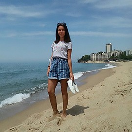 Gorgeous woman Maya from Eastern Europe: Russian bride